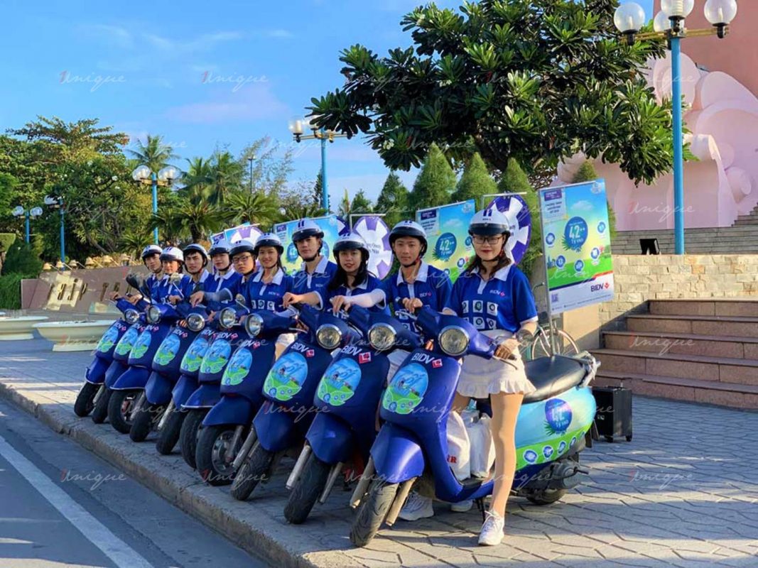 Quảng cáo trên xe máy với các hình thức ấn tượng và hiệu quả