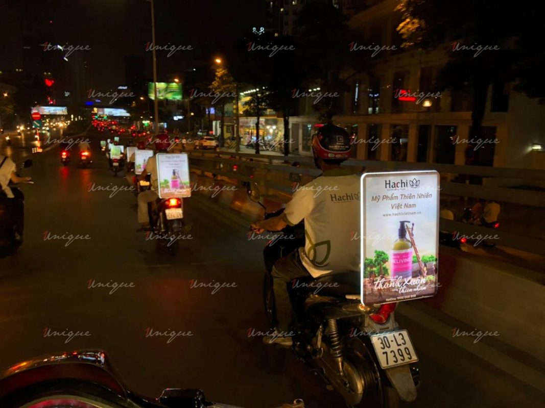Quảng cáo trên xe máy với các hình thức ấn tượng và hiệu quả
